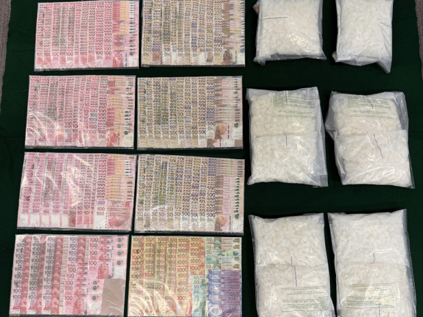 海關檢約900萬元懷疑氯胺酮及42萬元現金 兩男子被捕 – RTHK – 香港網絡